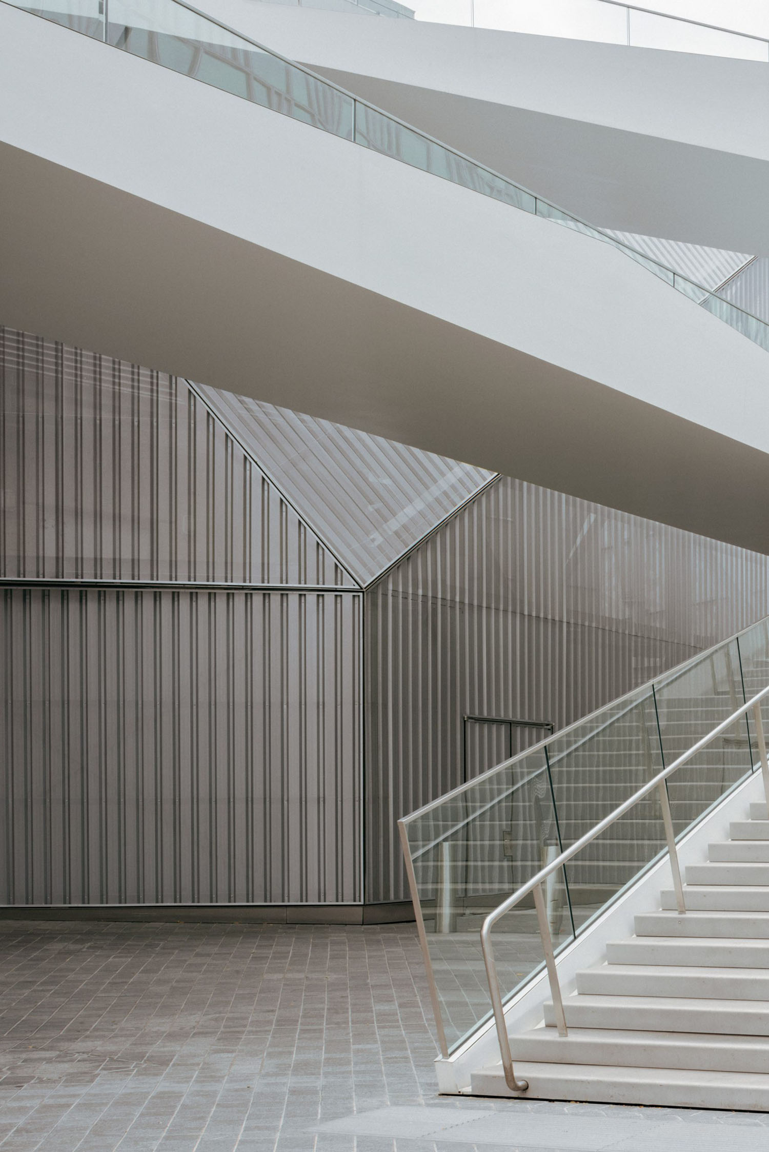 North Greenwich Screen by Neiheiser Argyros
