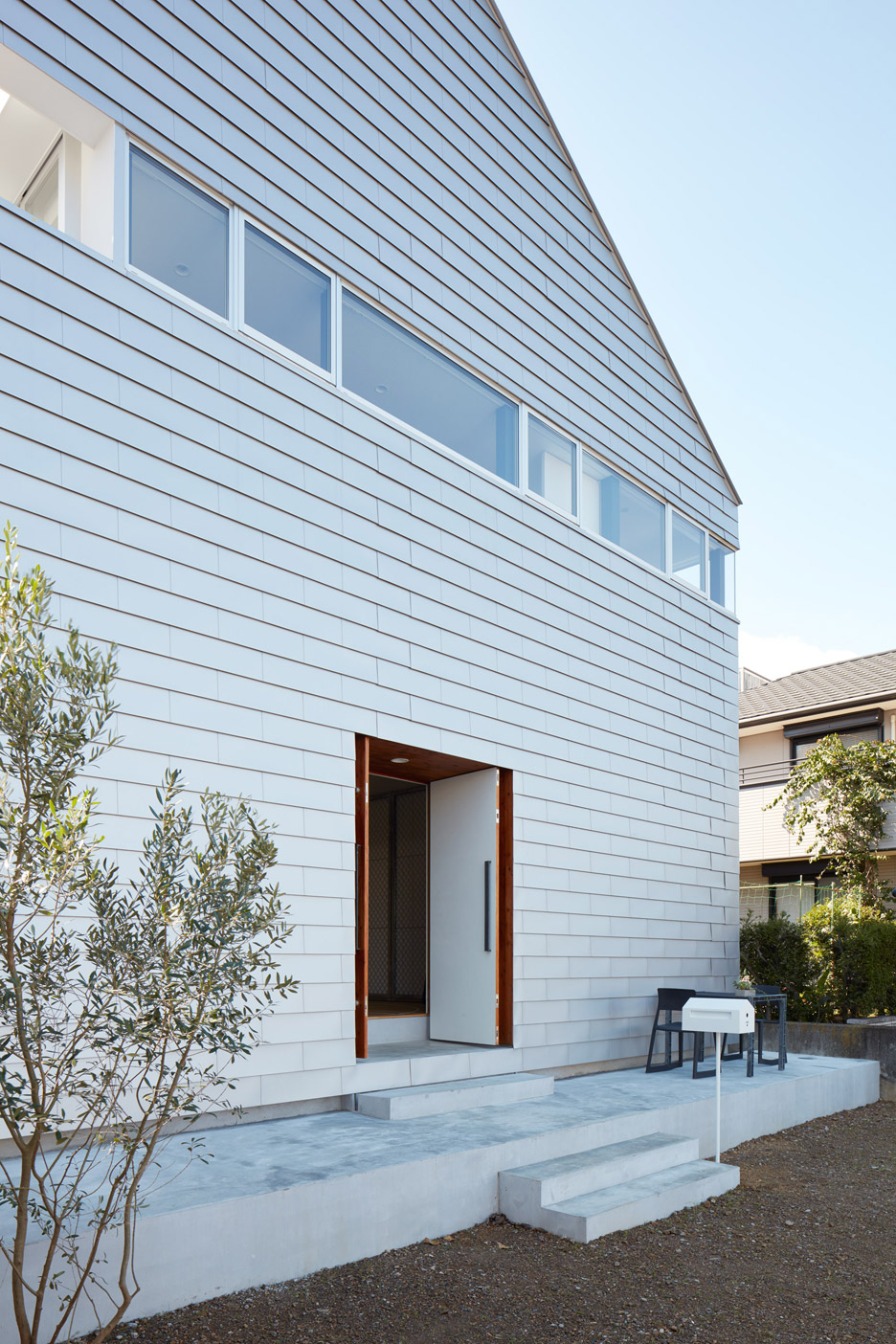 Basketball Court House by Koizumi Sekkei