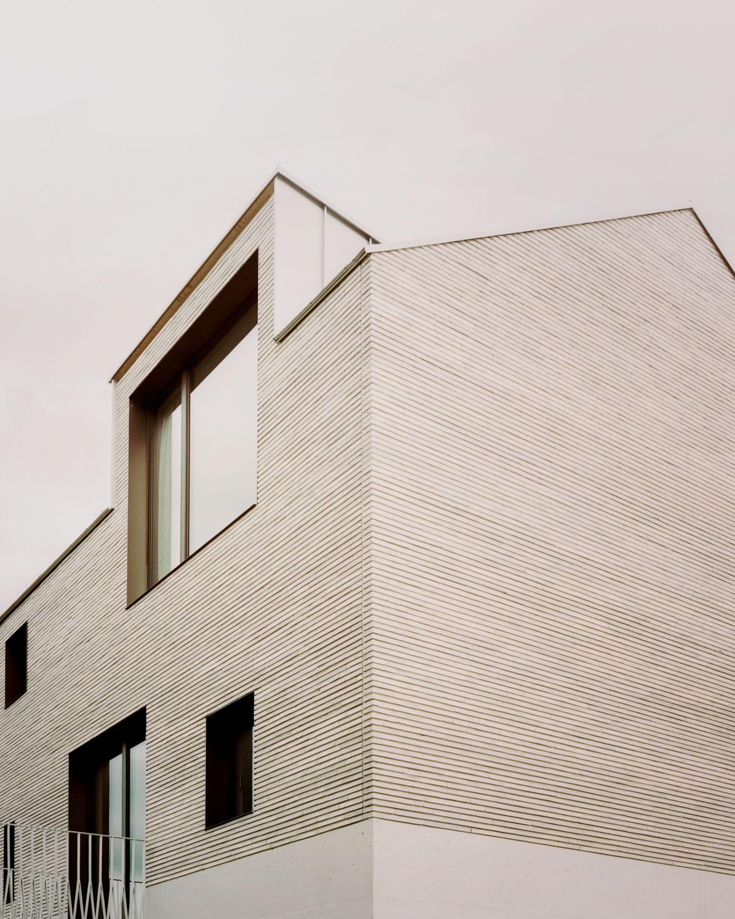 Cà Ospiti House by Stocker Lee Architects