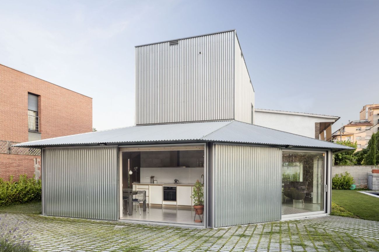 Casa 905 by Harquitectes