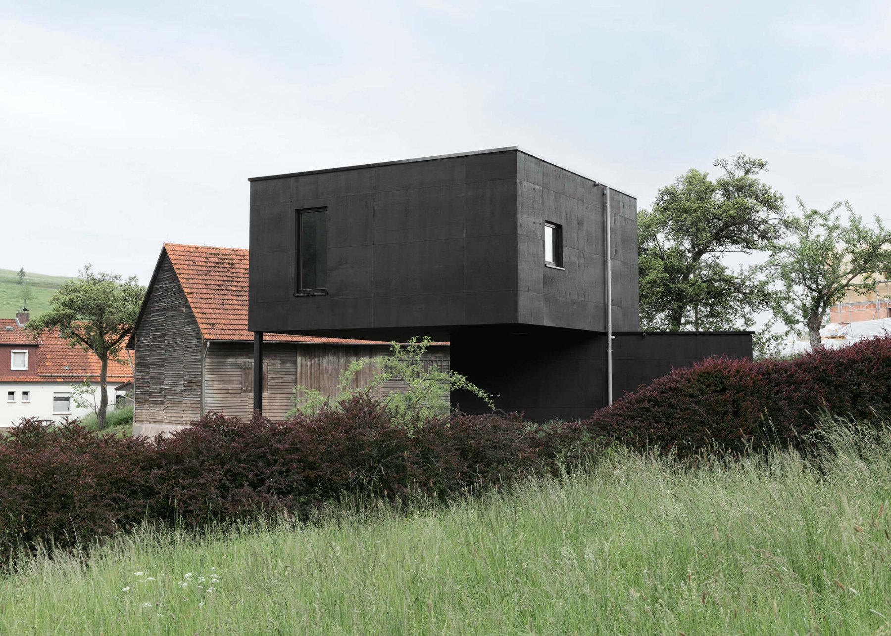 House With Clear Shapes and a Complex Entrance by Jonas von Ostrowski + Studio Nitsche