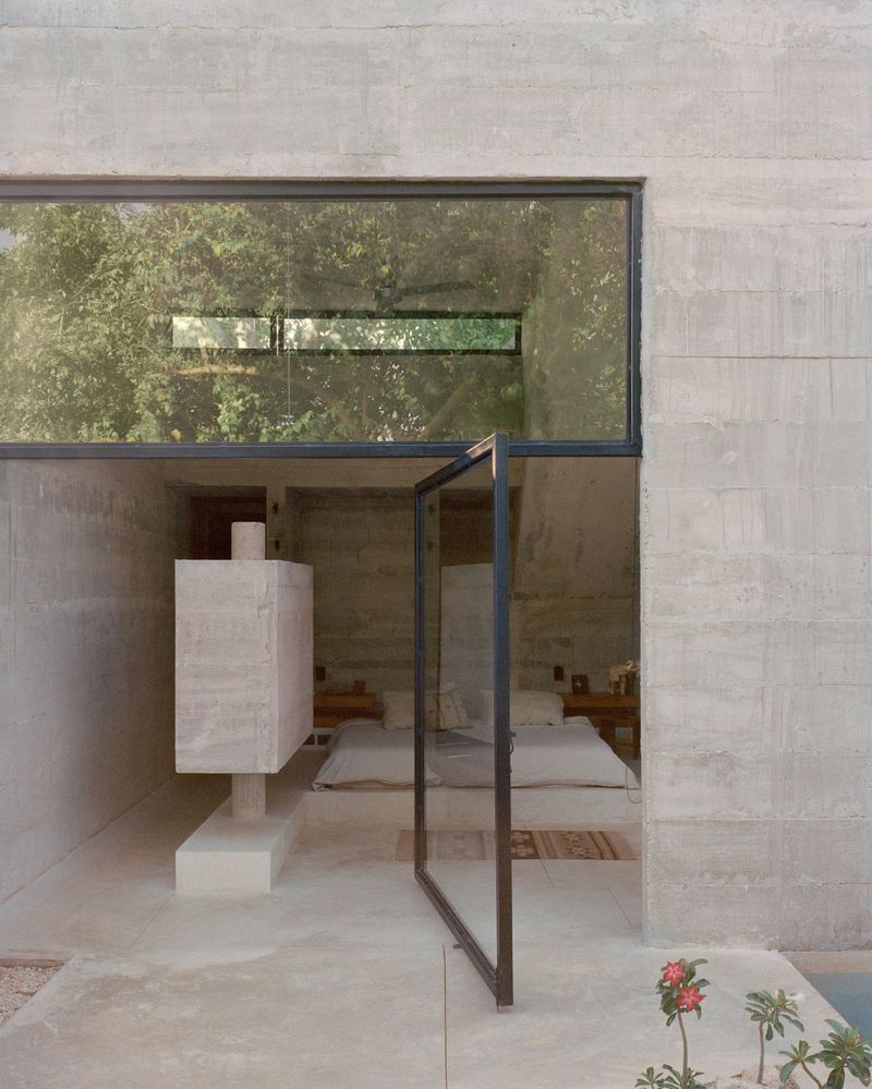 House in Los Cocos by Ludwig Godefroy Architecture