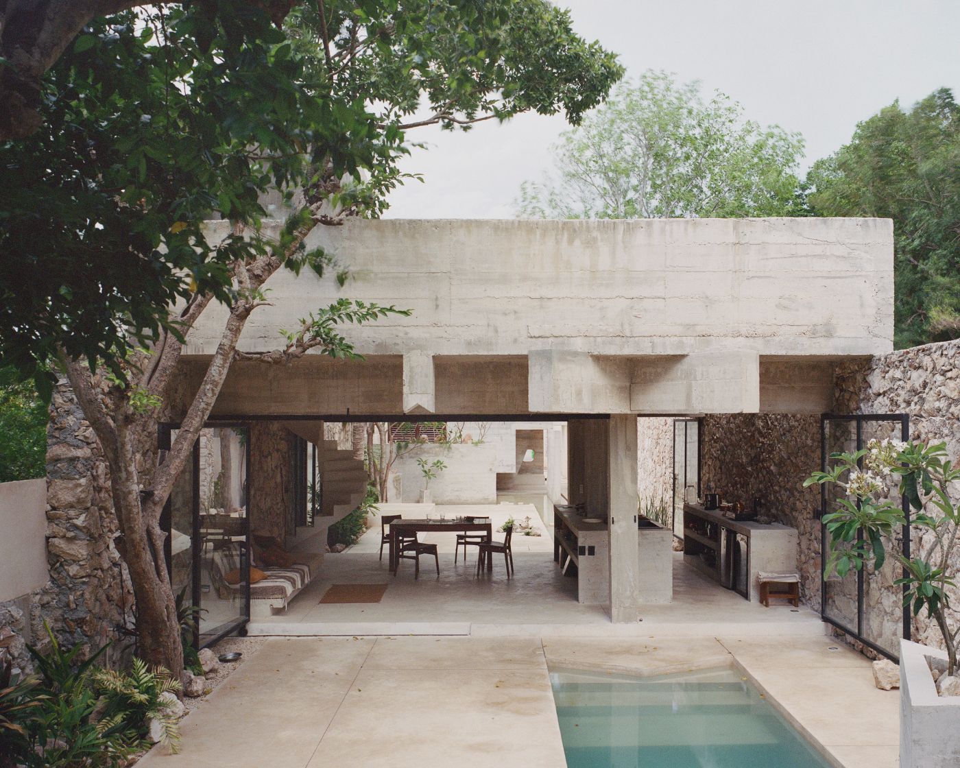 House in Los Cocos by Ludwig Godefroy Architecture