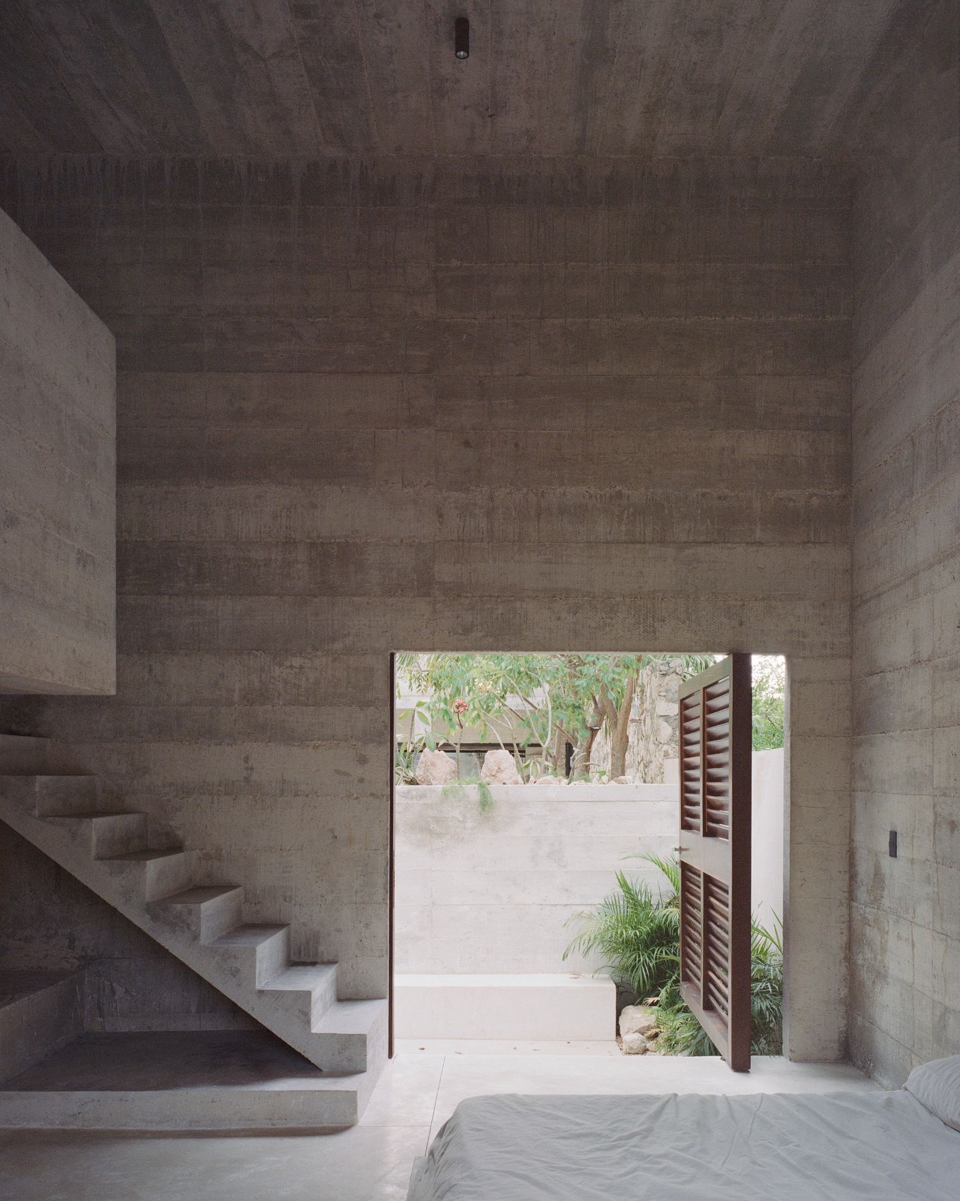 House in Los Cocos by Ludwig Godefroy Architecture