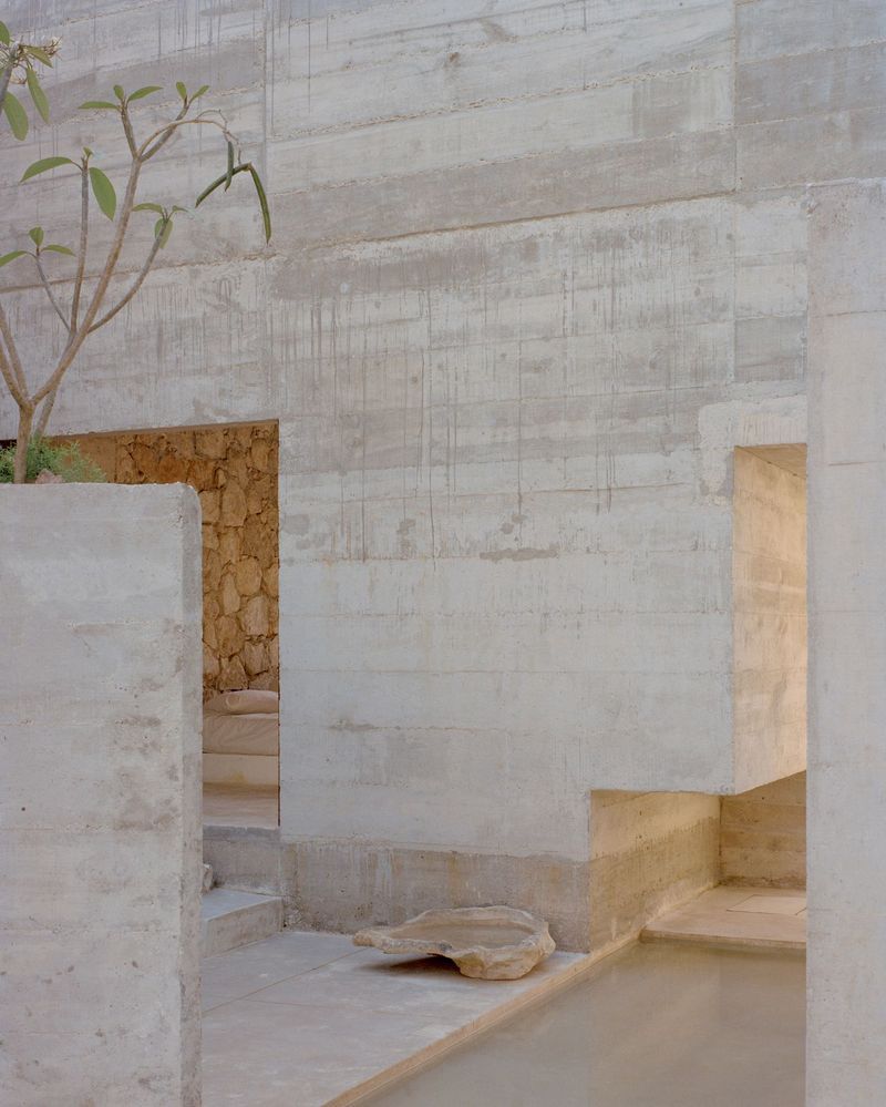 House in Los Cocos by Ludwig Godefroy Architecture