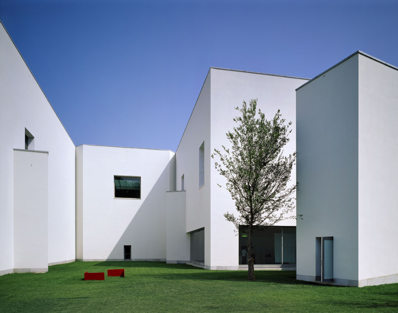 Serralves Museum by Alvaro Siza