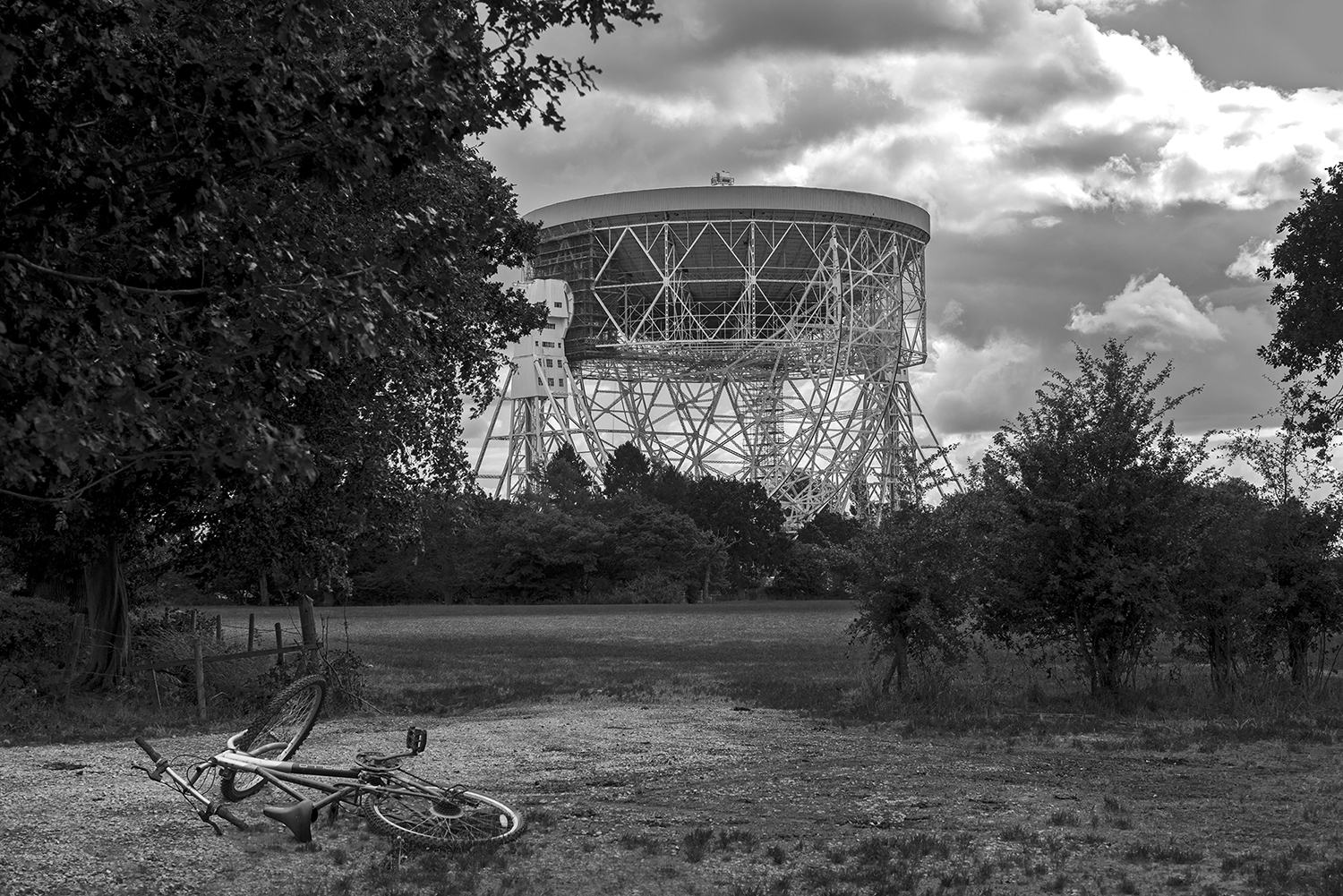 Roger Hopgood Looking Out - Artdoc Photography Magazine Inspiration