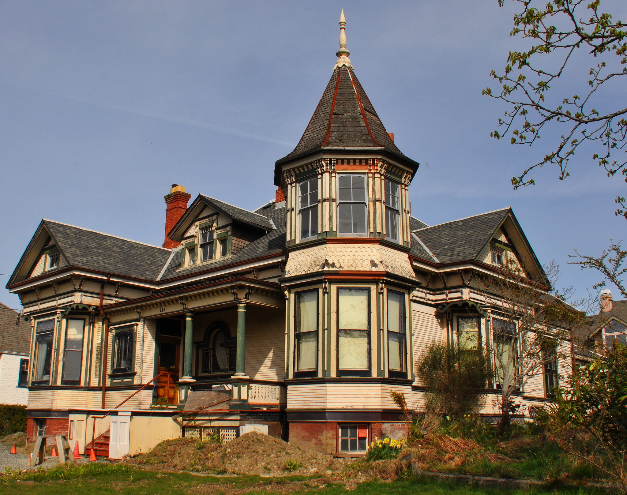 An effort to preserve a tiny Vic West street reveals a city’s ongoing ...