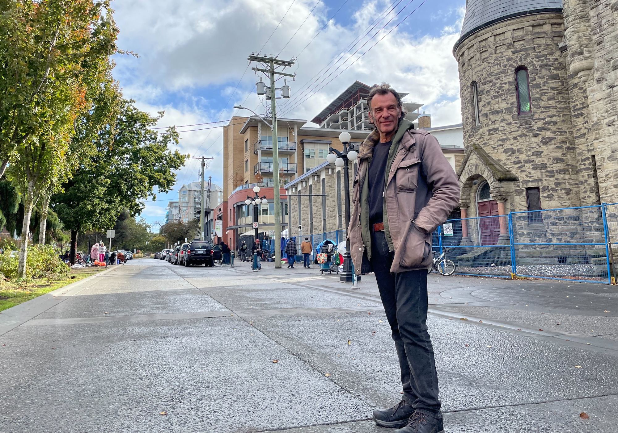 ‘Did not see the uniform’: Homeless man to receive award for helping ...