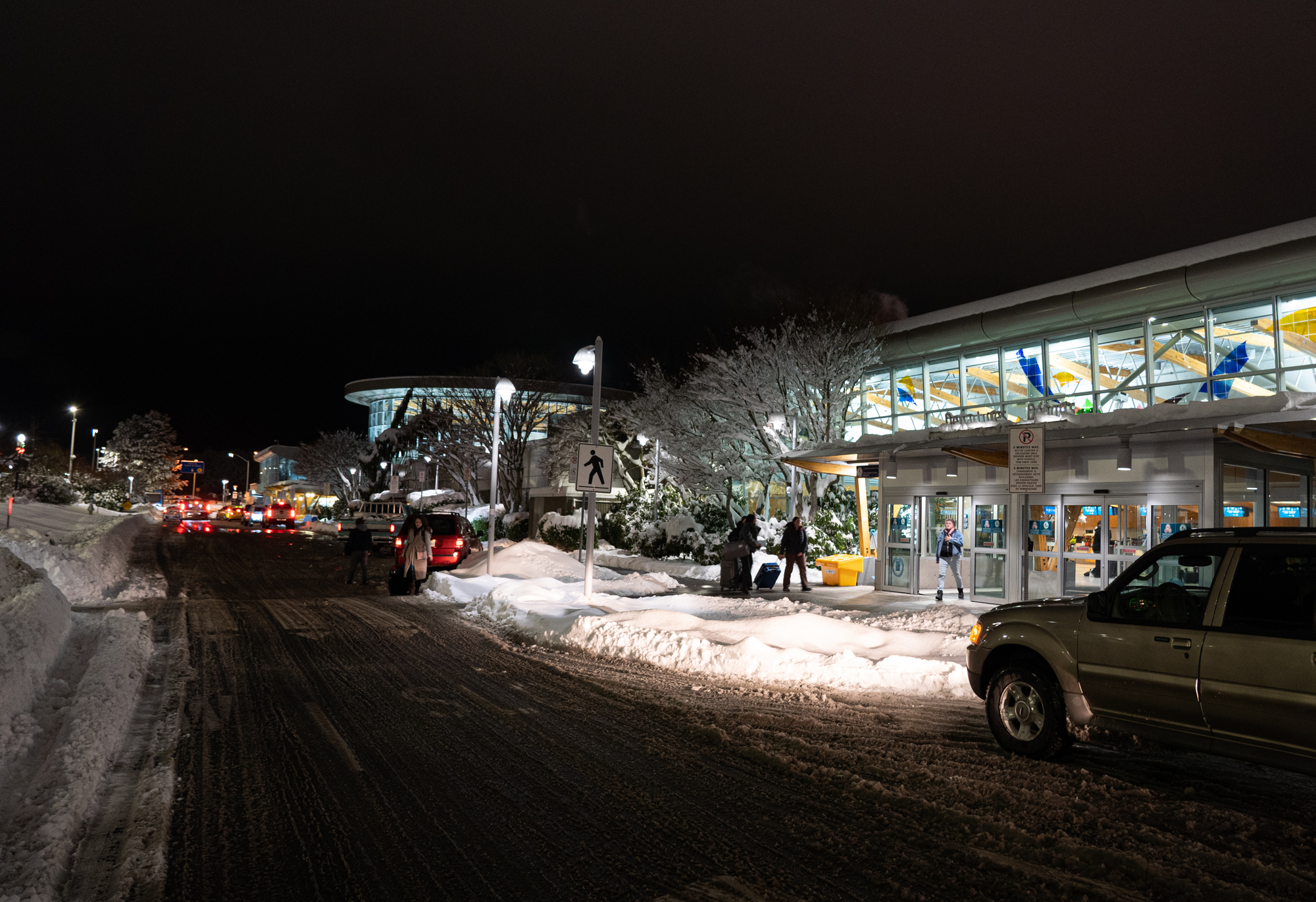 Victoria’s snow day: Shelters reach capacity, buses cancelled ...