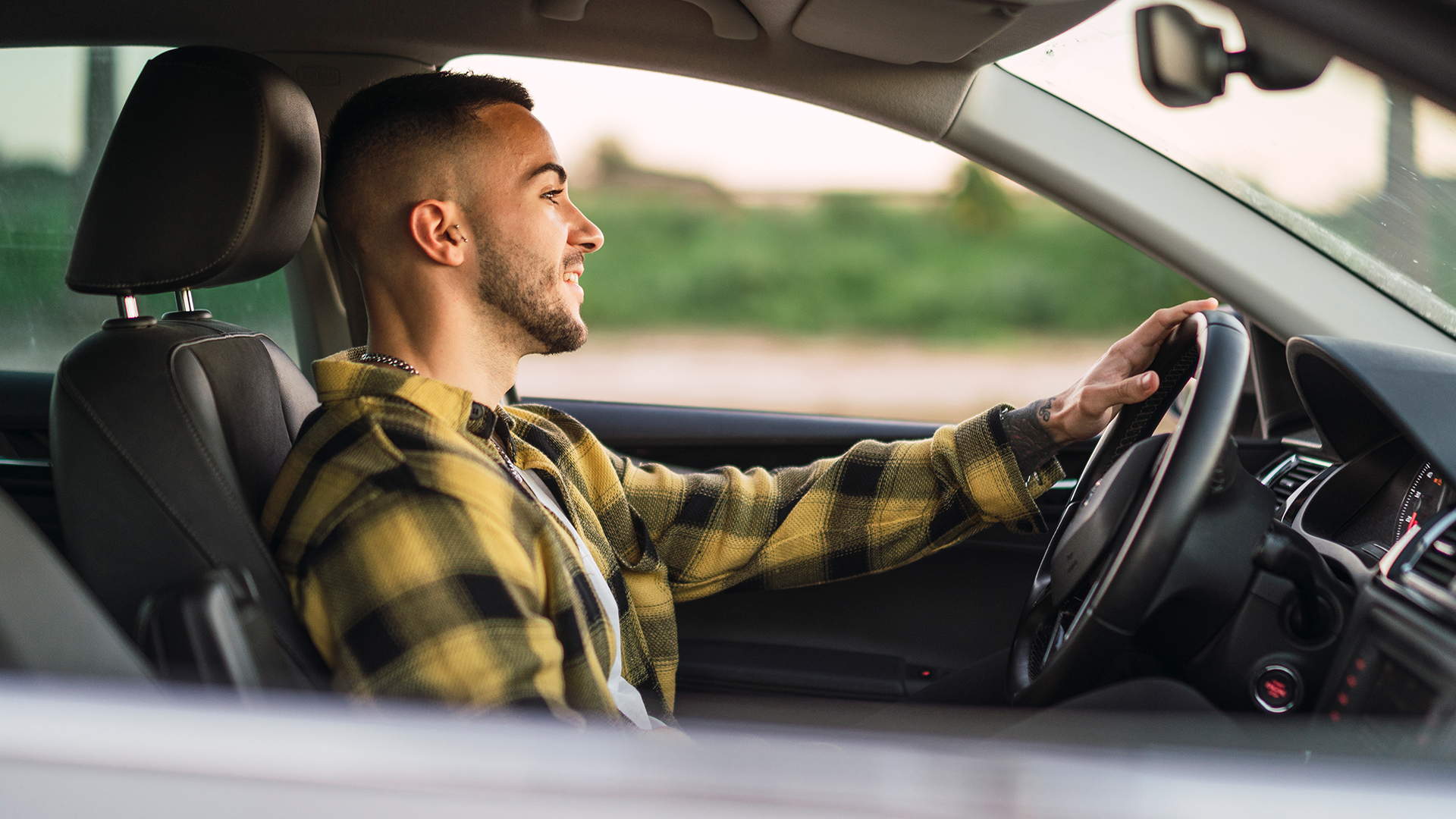 Como ganhar dinheiro com seu carro próprio? Conheça 5 opções!