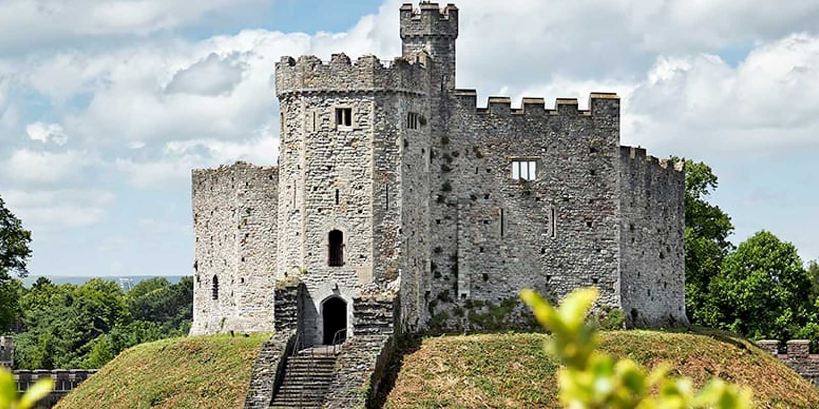 Cardiff Castle - Northern Belle Luxury Train | LuxuryTrainTickets.com