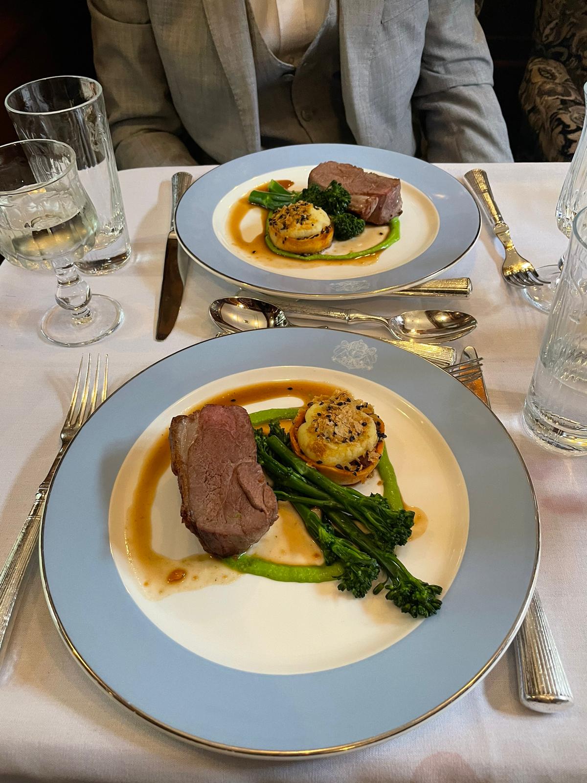 LuxuryTrainTickets Travels on The British Pullman!