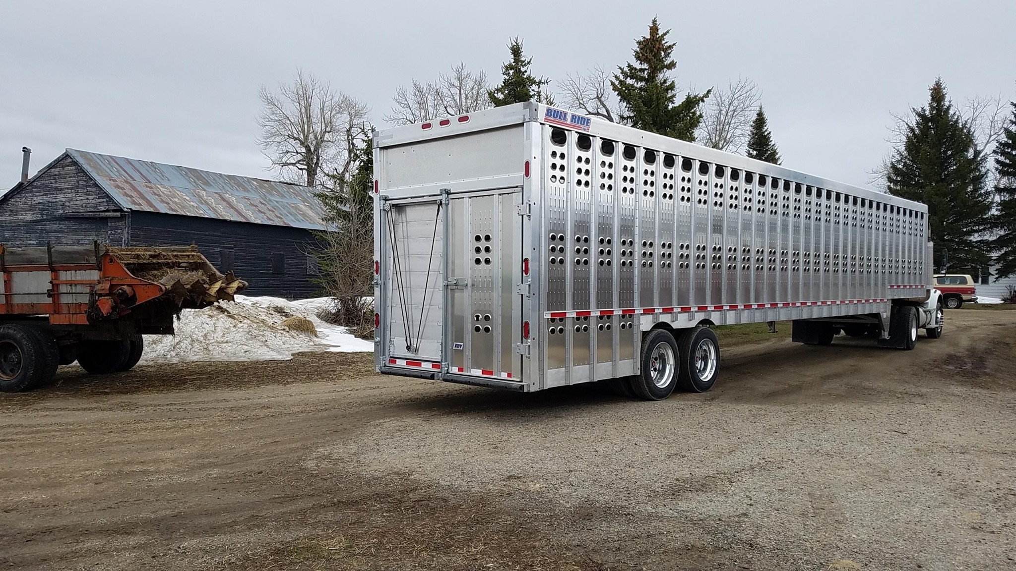 Ground Loader Livestock Semi Trailers | MH EBY