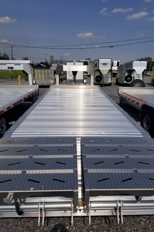 15.9K Gooseneck Equipment Trailers | MH EBY