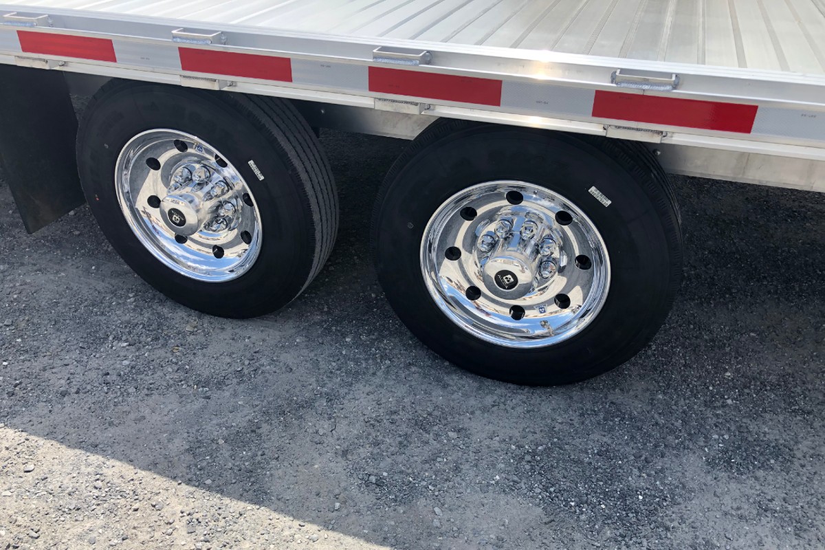 23K Low Pro Equipment Trailers | MH EBY