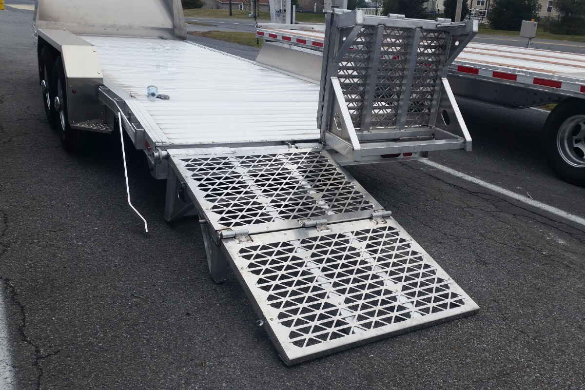 10K Low Pro Equipment Trailers | MH EBY