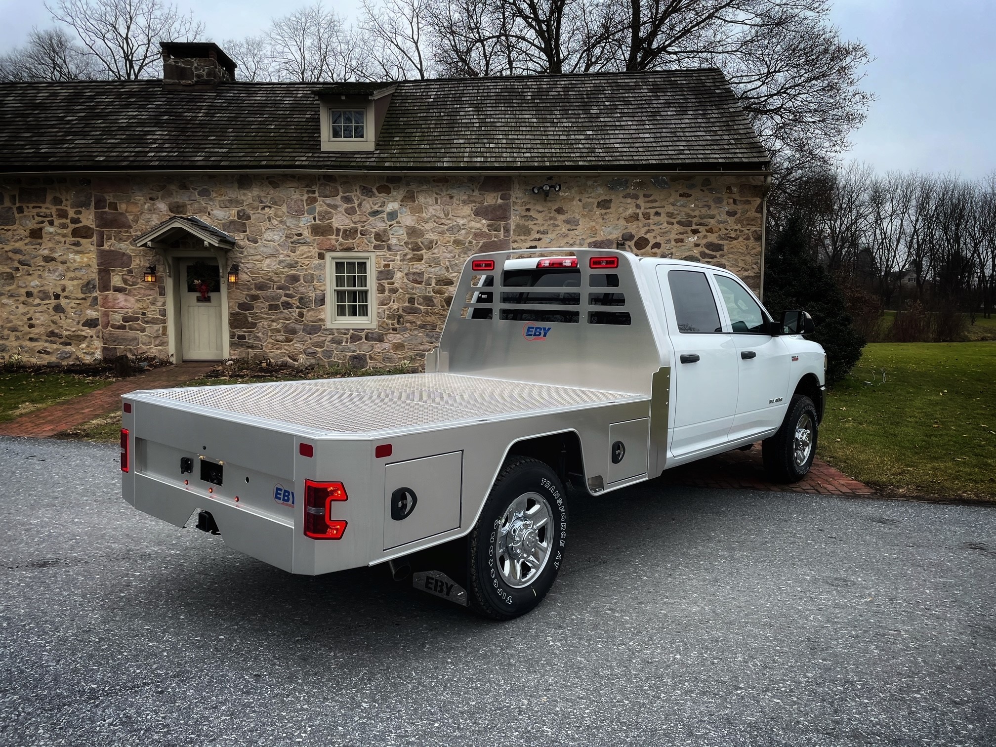 FREE COUNTRY Flatbed Towing Bodies | MH EBY