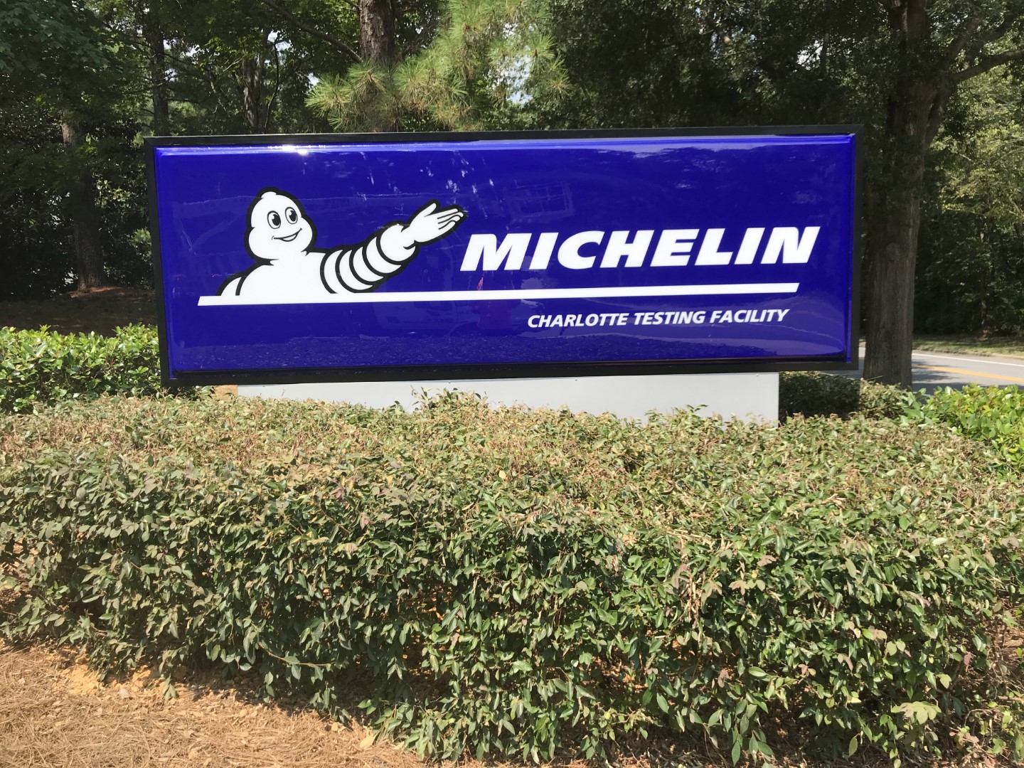 Dualite - Tire Shop Signs and Branding