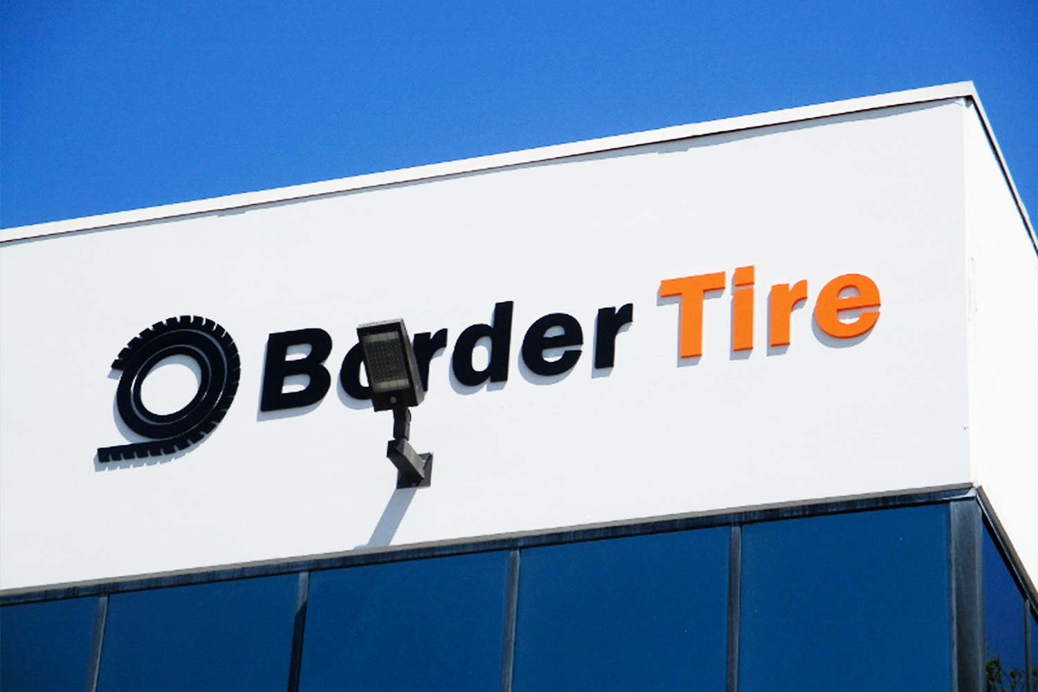 Dualite - Tire Shop Signs and Branding