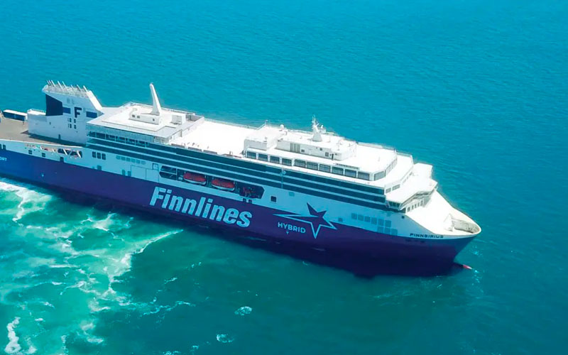 Building customer experience and integrated advertising onboard