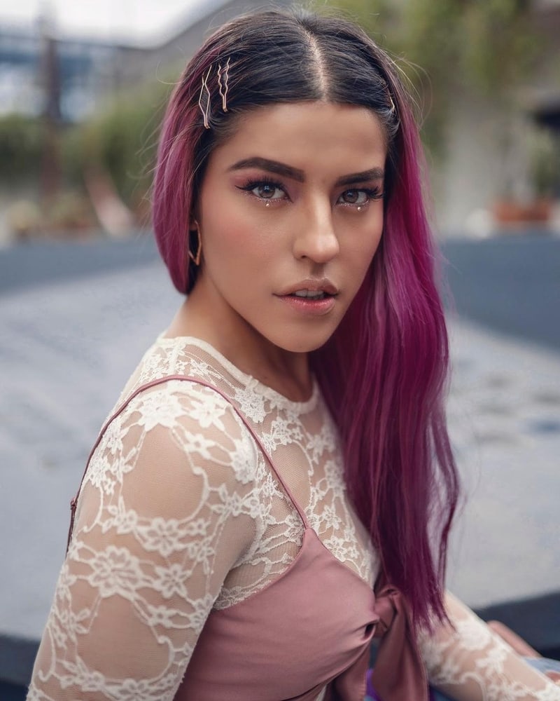 Zeiuss | Lesslie Polinesia