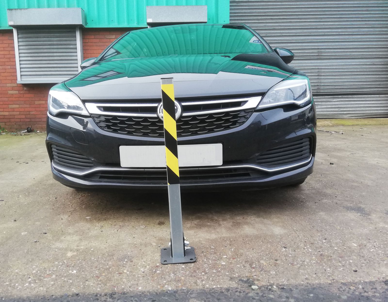 Commander Drop Down Frame Post | Aremco Barriers & Bollards