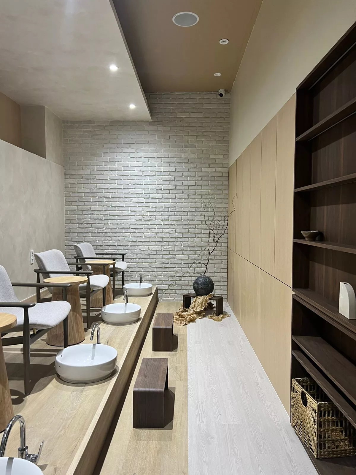 Ruhee Flagship Store Gading Serpong: Hadirkan Salon dan Tempat Belanja ...