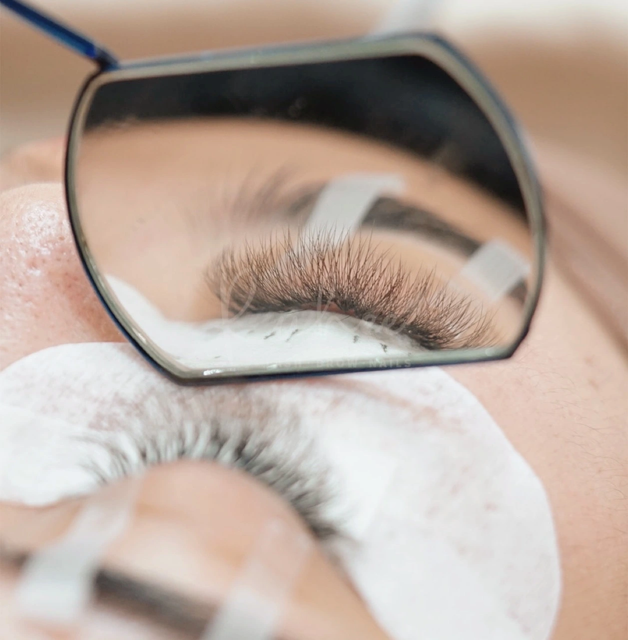 Russian Eyelash Extensions: Pengertian, Kelebihan & Tips Merawatnya ...