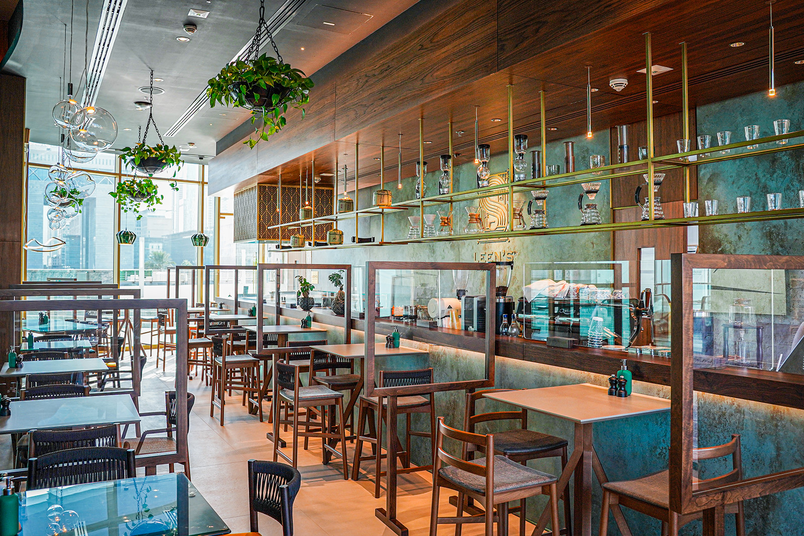 Locations : Leen's Casual to Gourmet