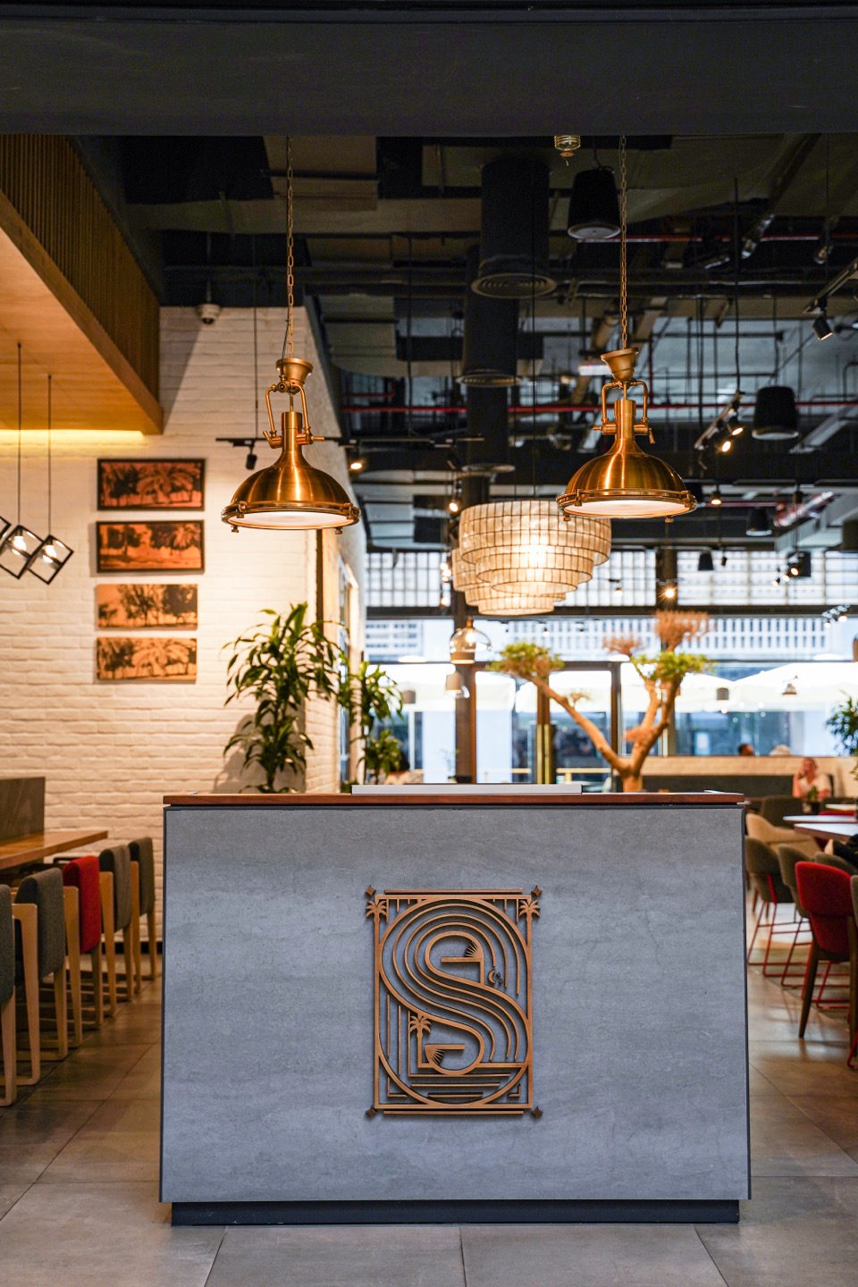 Locations : Leen's Casual to Gourmet