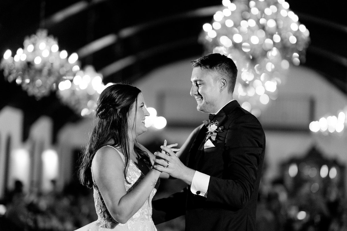 Mariah & Matt | Photo Gallery Villa Maria MN