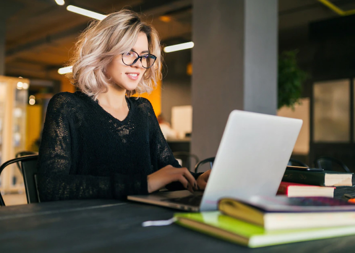 What’s the best way to contact journalists? by MOTIVE PR