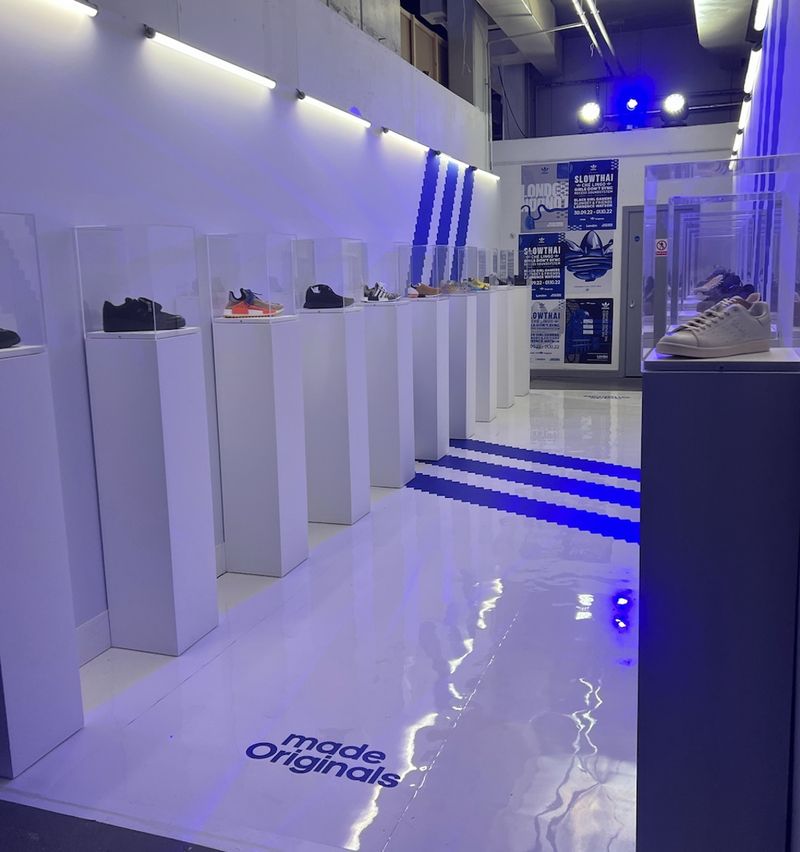 White Plinths - Acrylic Display Pedestals & Plinths