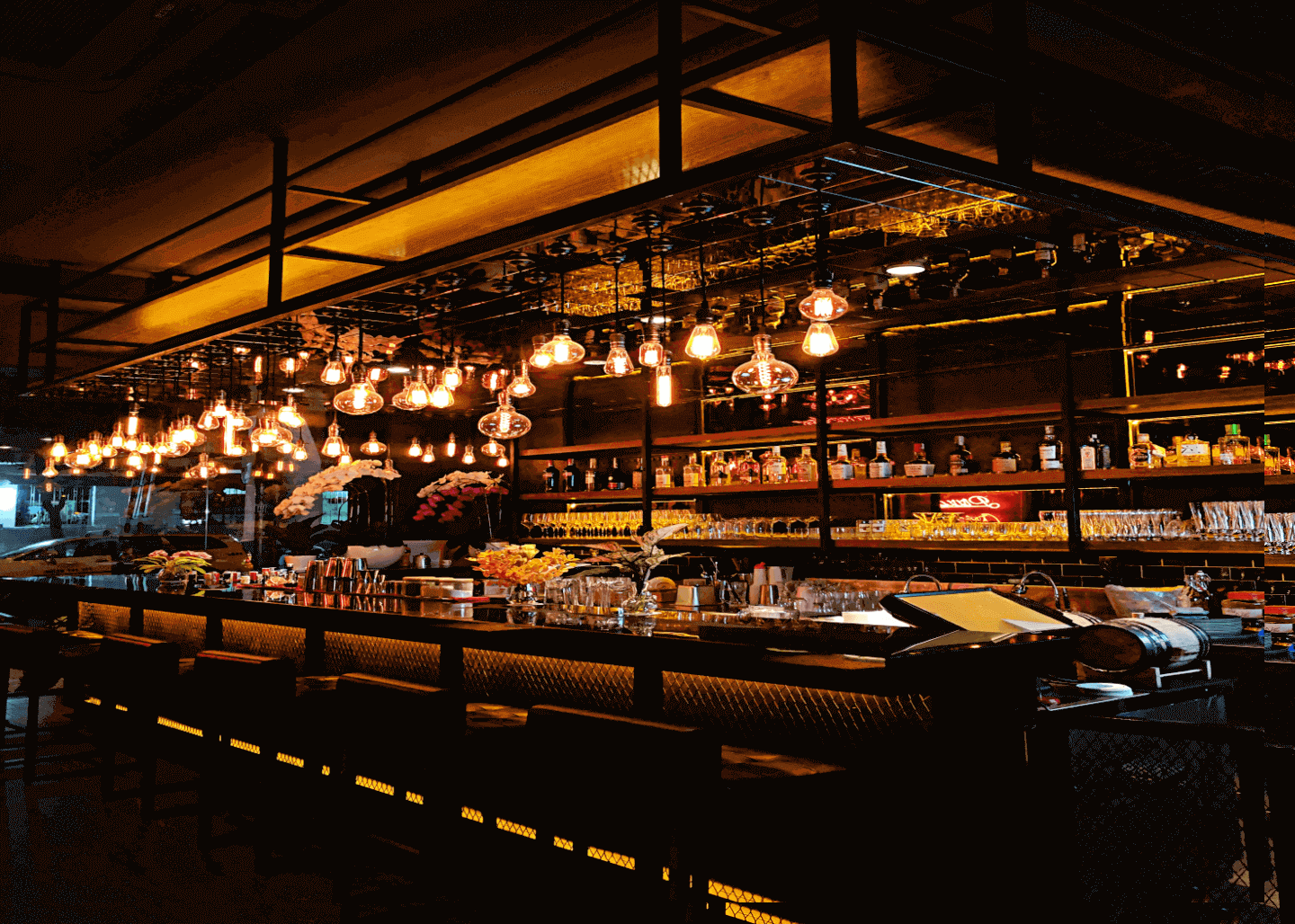 How to Open A Bar: 5 Essential Lists & Resources to Use