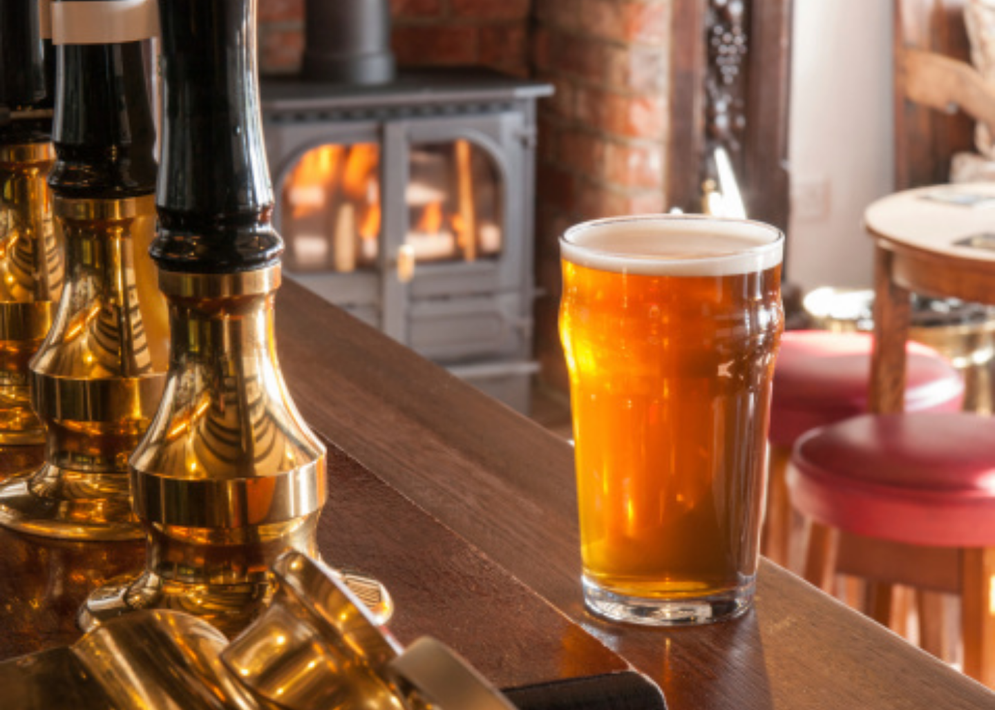 What Are English Bitters? English Pale Ale History and Brands