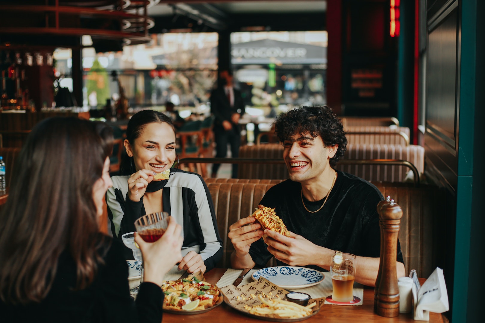 Hard Seltzer Food Pairings: 10 Ideas to Add to Your Menu
