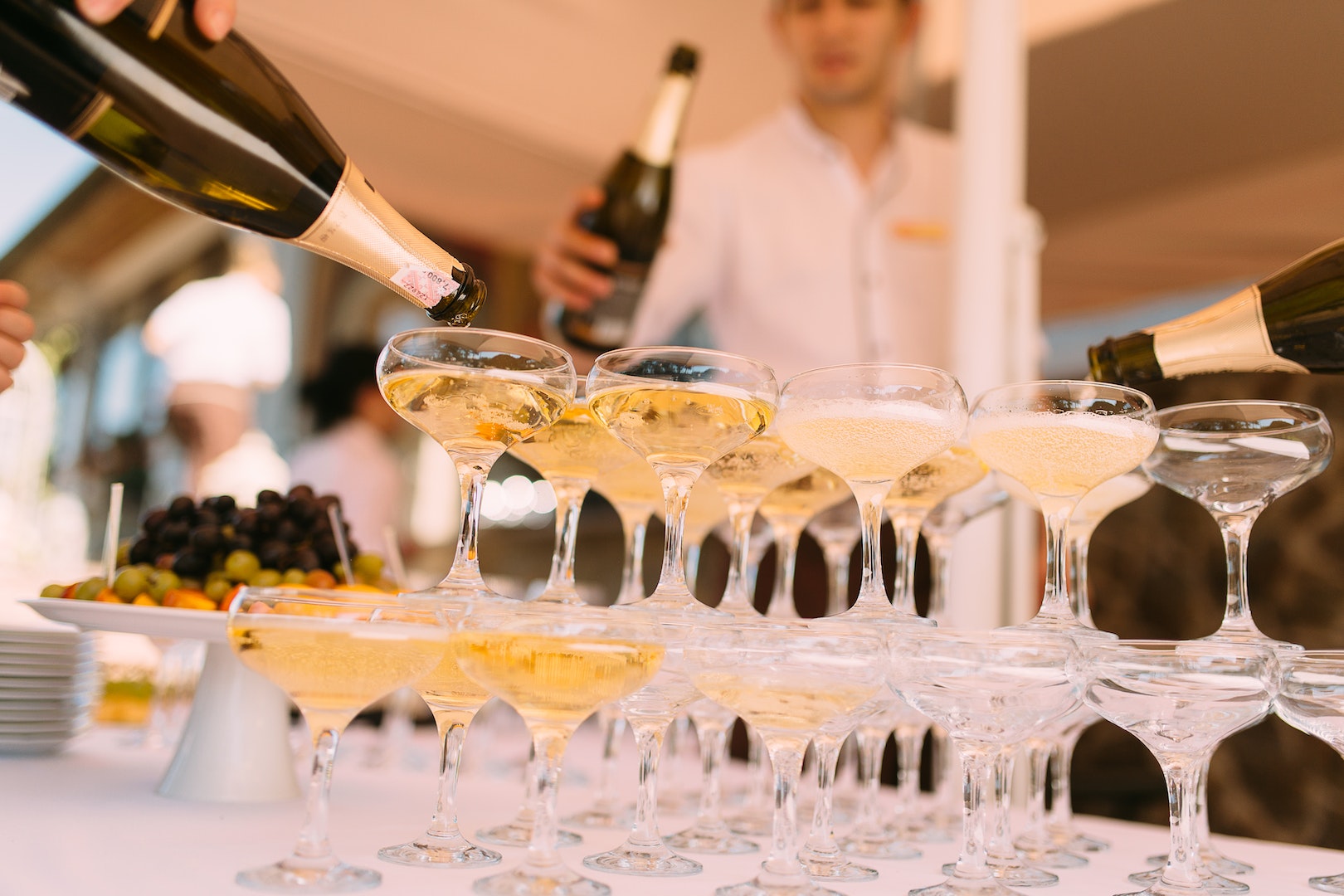 Prosecco vs. Champagne: A Complete Comparison Guide