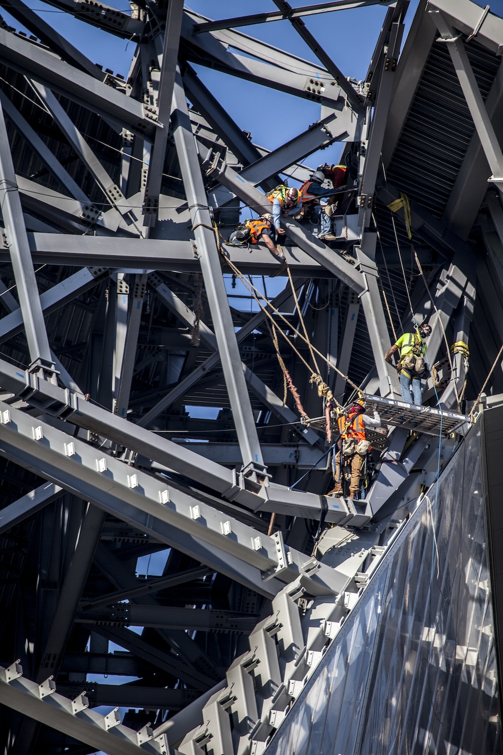 Feather – by Hsu-Jen Huang | Art Collection at Mercedes-Benz Stadium