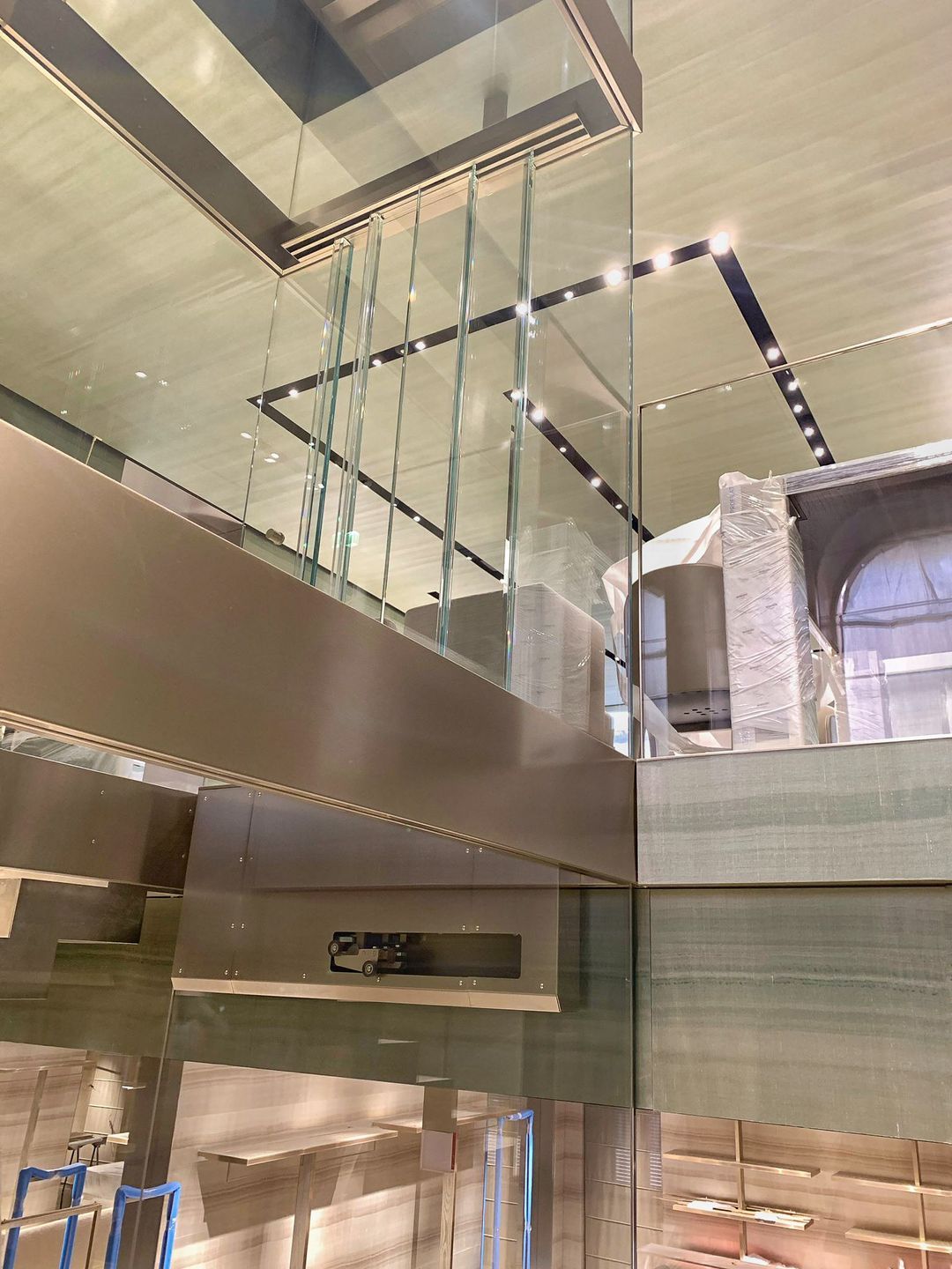 Luxury Retail Lift Rome