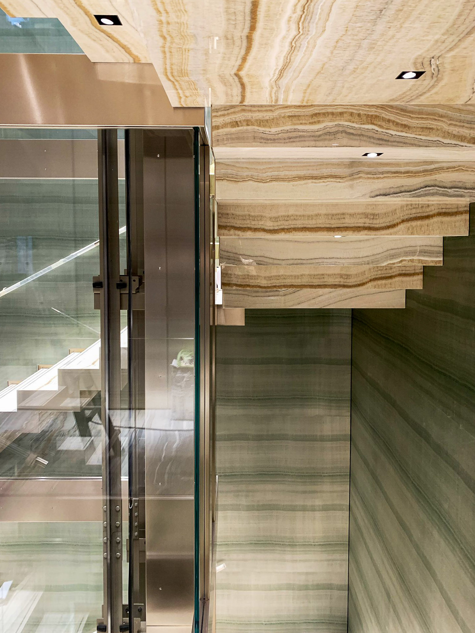 Luxury Retail Lift Rome