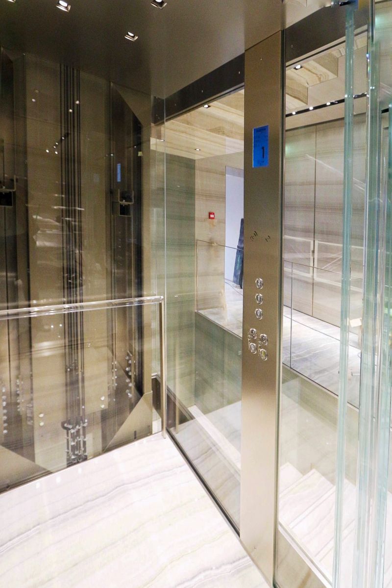 Luxury Retail Lift Rome