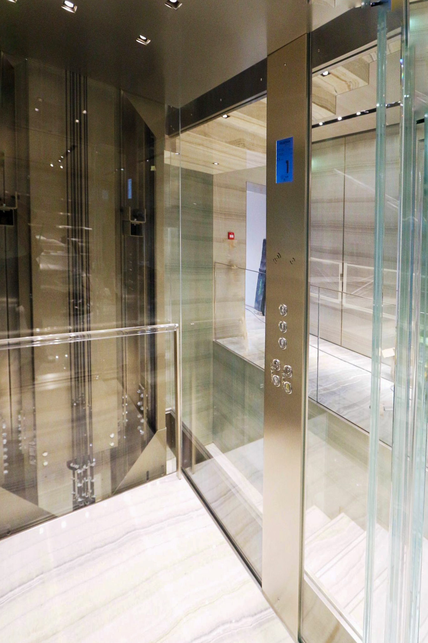 Luxury Retail Lift Rome