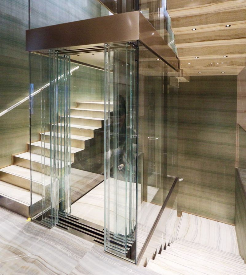 Luxury Retail Lift Rome