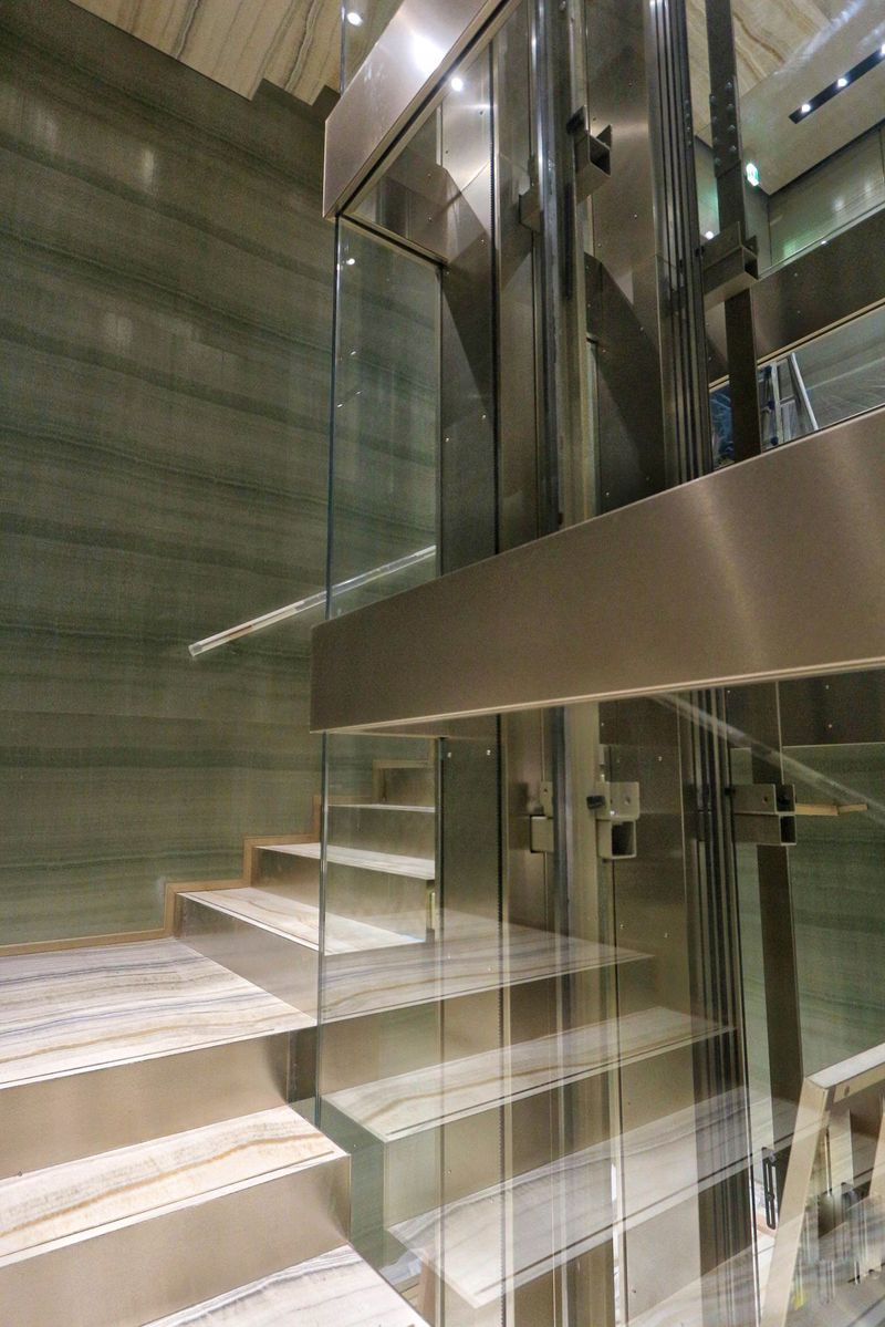 Luxury Retail Lift Rome