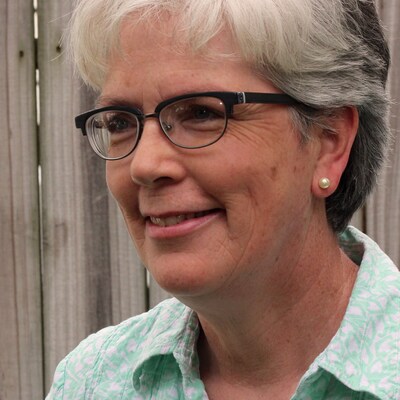 Etsy Seller Interview with Phyllis of psphyllissews
