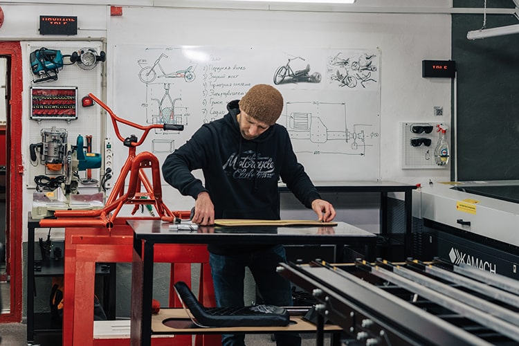 Digital fab lab to incubate hardware startups