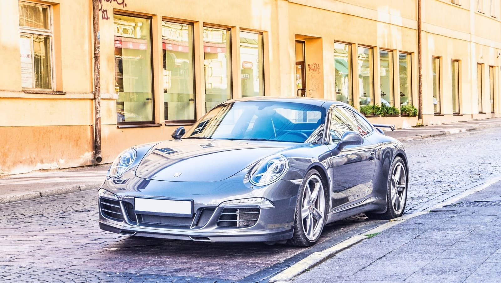 Historique véhicule Porsche : comment l'obtenir en ligne