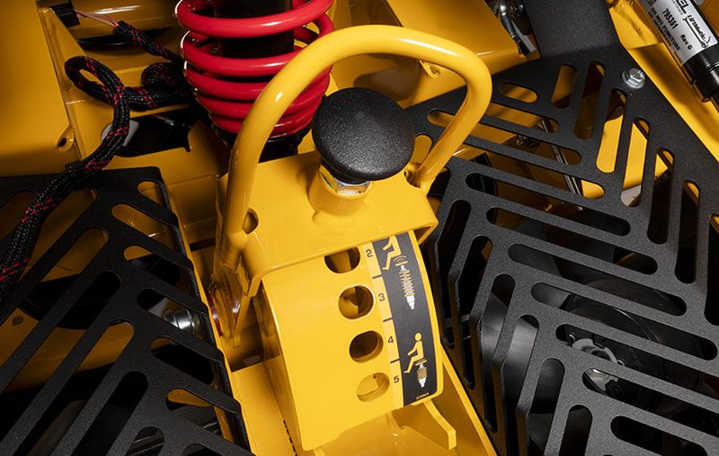 Hustler X-RIDE | Commercial Zero-Turn Mower