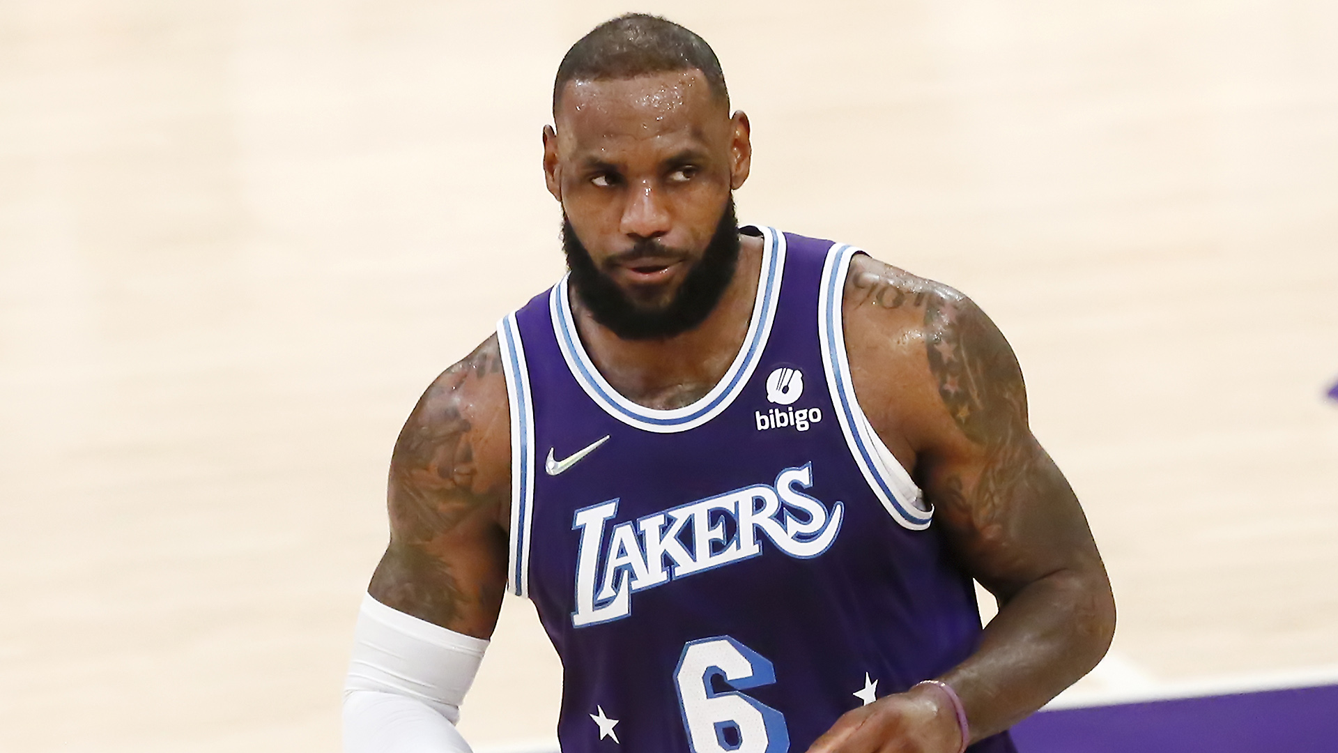 Legenda krytykuje LeBrona!